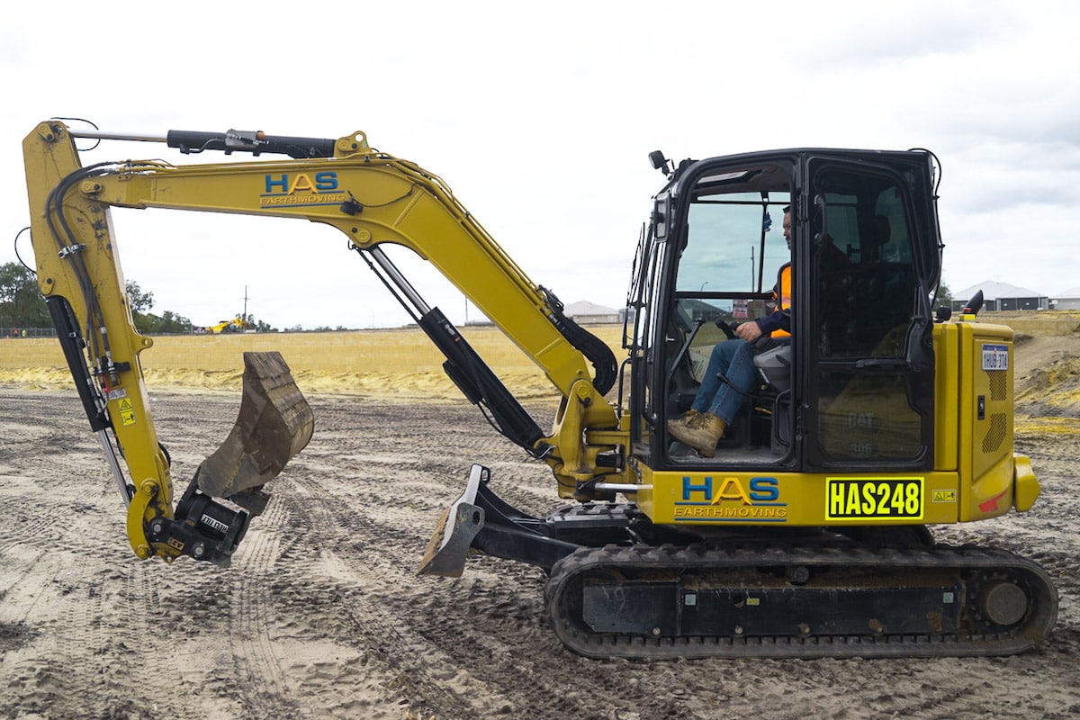 Moving smart: HAS Earthmoving and Caterpillar