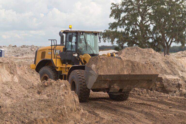 Tough performers: Cat® 950 and 962 Wheel Loaders