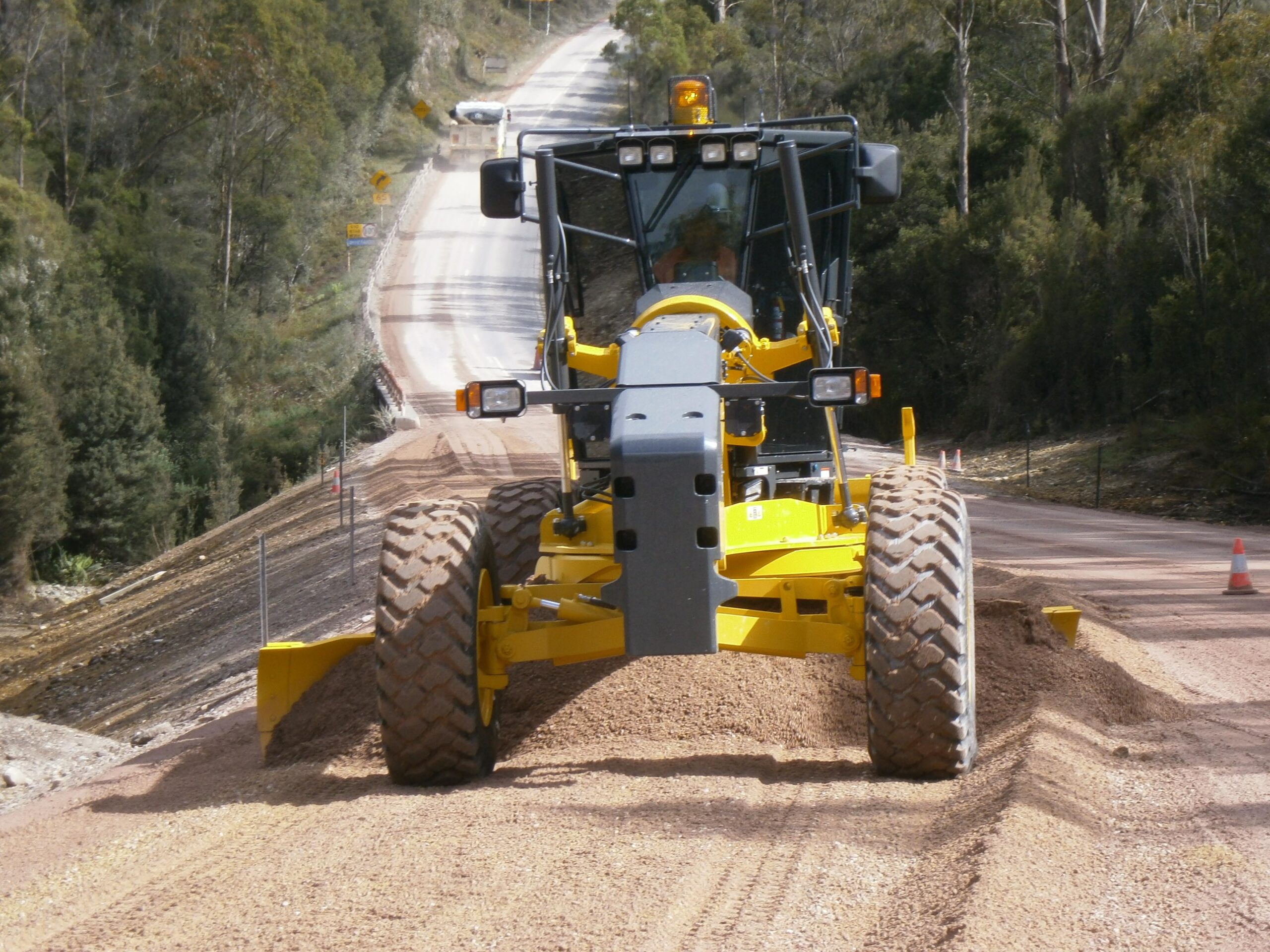 Komatsu graders aim squarely at contractor market